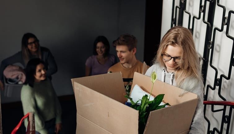 10 Tips for Moving Out of Your College Apartment | Renterverse