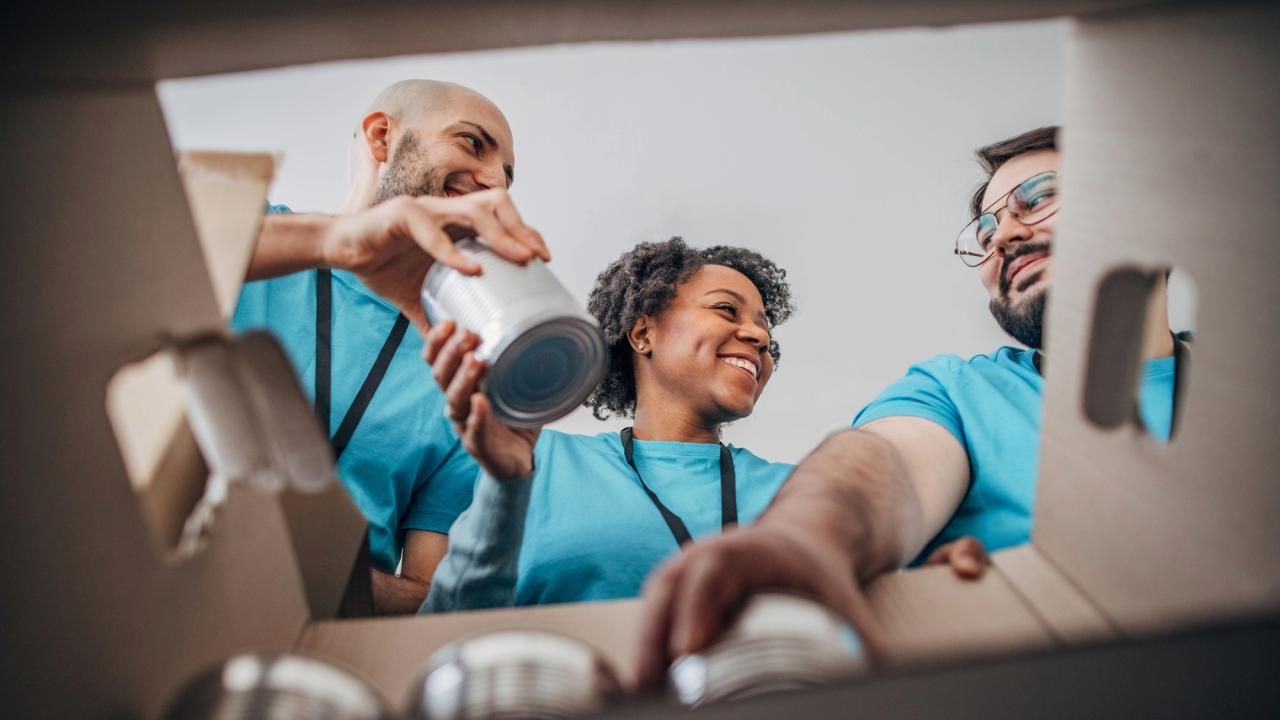 5 Steps to Organizing a Community Volunteer Event | Apartments.com